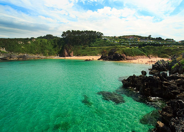 Ruta de Perlora a Xivares: acantilados, playas y memoria - Turismo Asturias